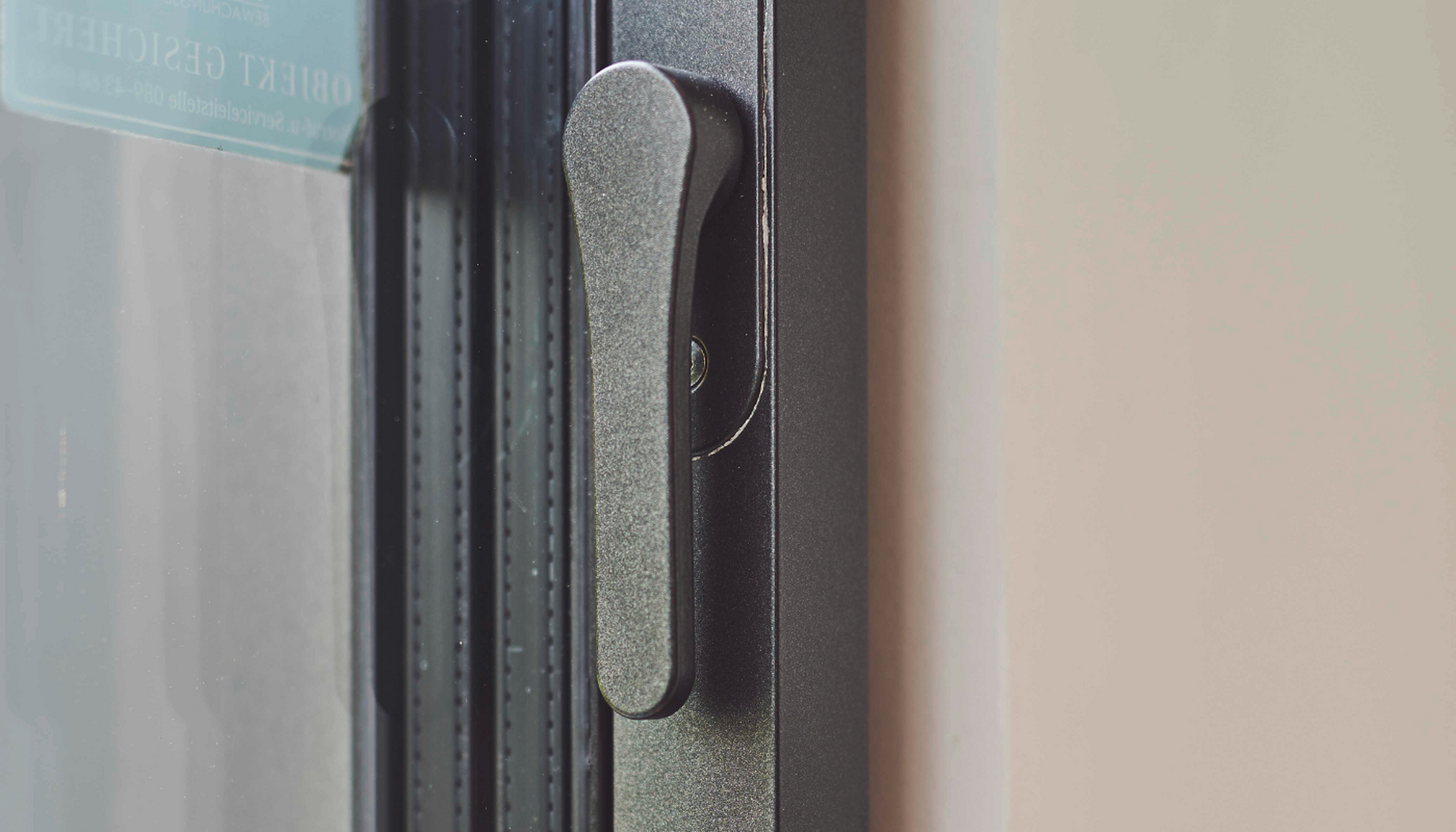 Classic Thrust Lock - minimal windows | Keller Minimal Windows