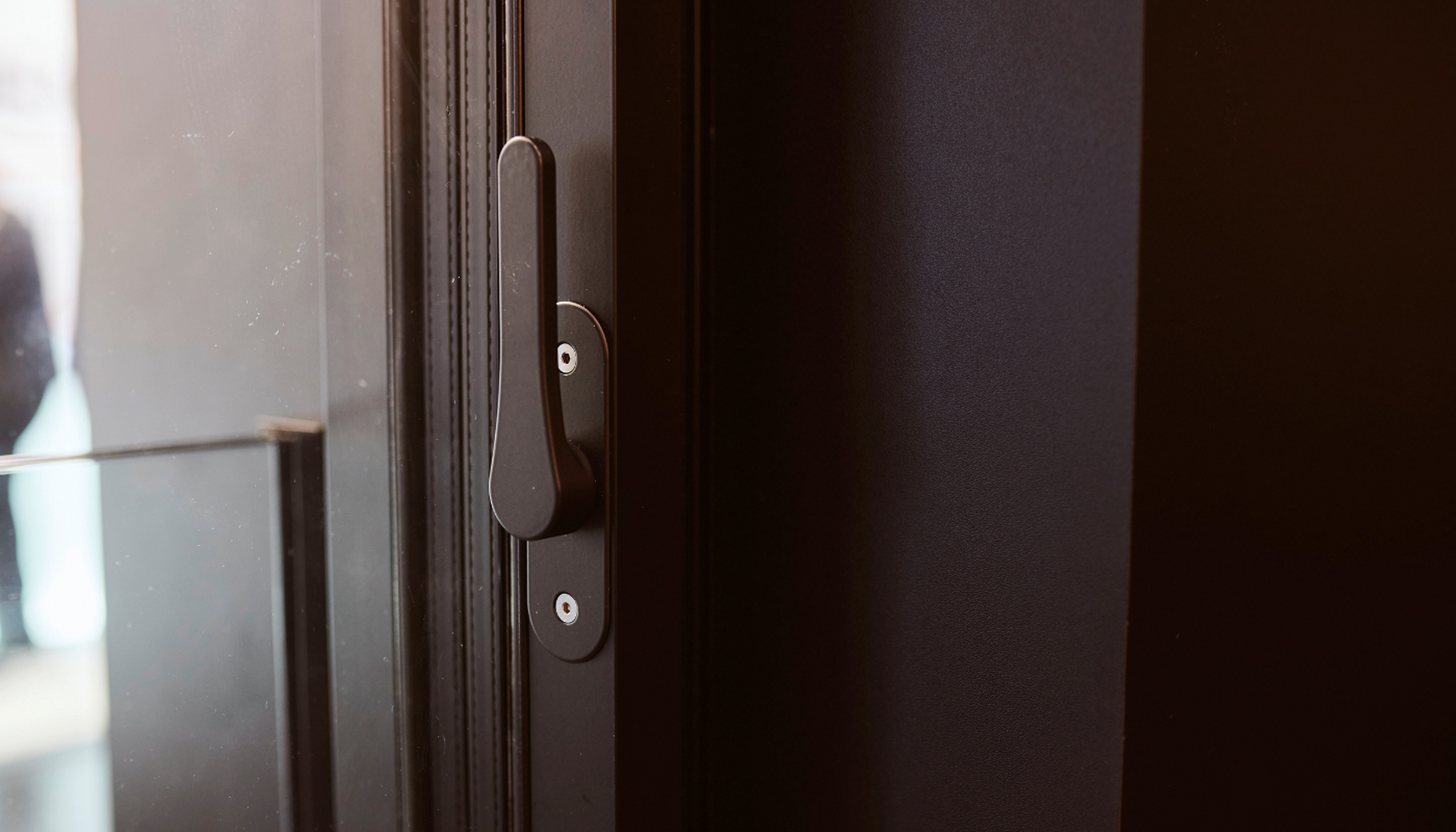 Classic Thrust Lock - minimal windows | Keller Minimal Windows
